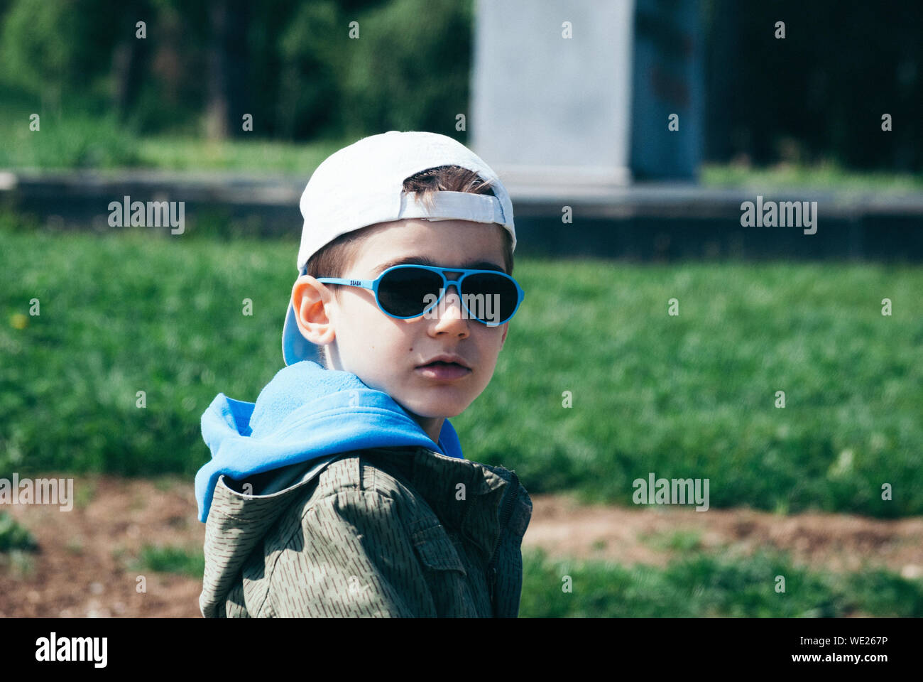 Looking over grass hi-res stock photography and images - Alamy