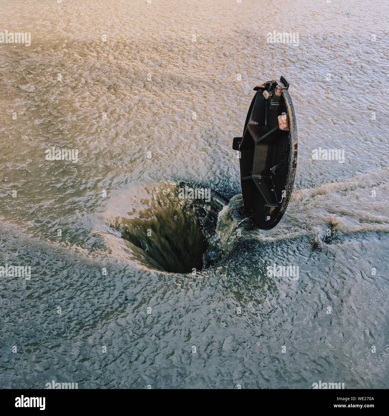 Water flooding manhole hi-res stock photography and images - Alamy