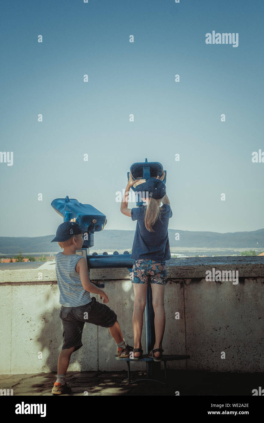 Children view hi-res stock photography and images - Alamy