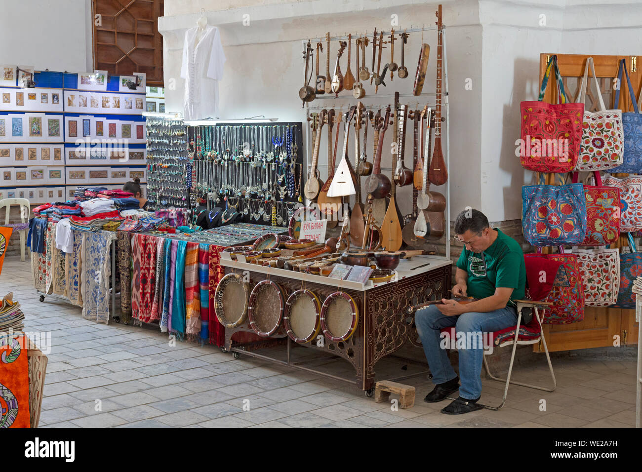 Musical instruments maker hi-res stock photography and images - Alamy