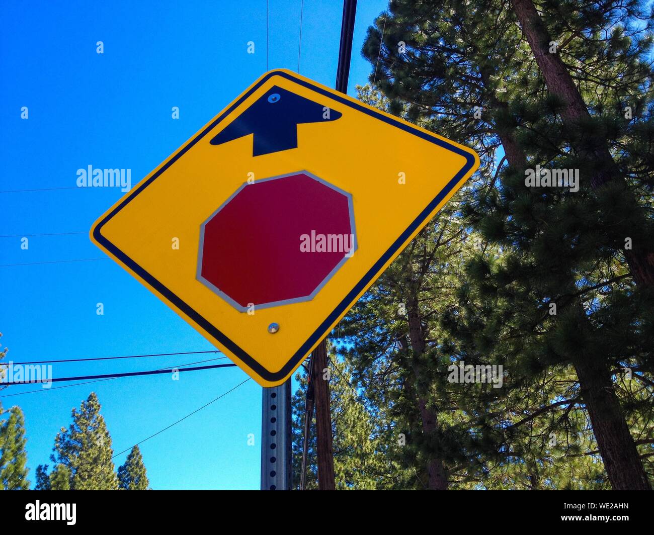 Warning power line sign hi-res stock photography and images - Alamy