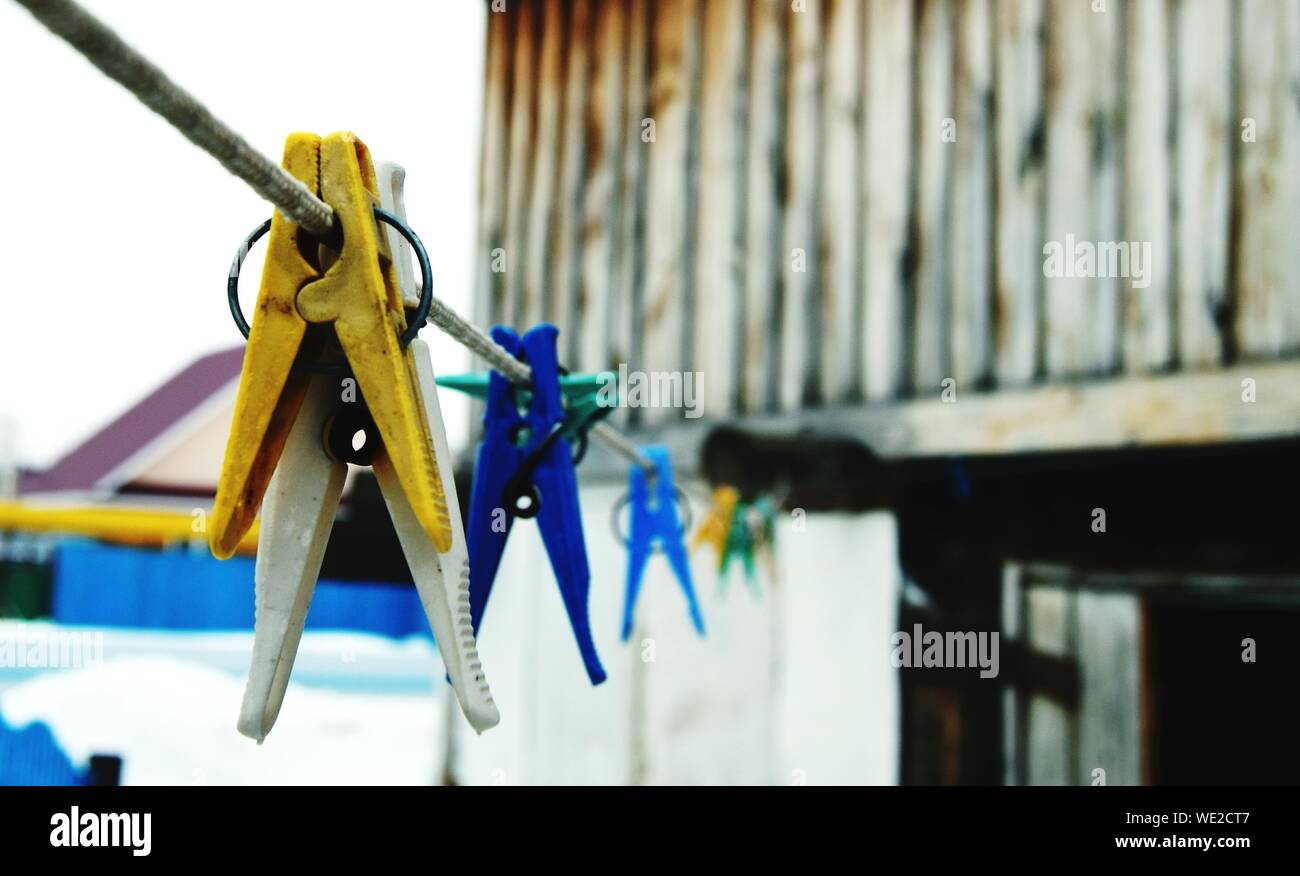 Pegs on rope hi-res stock photography and images - Alamy