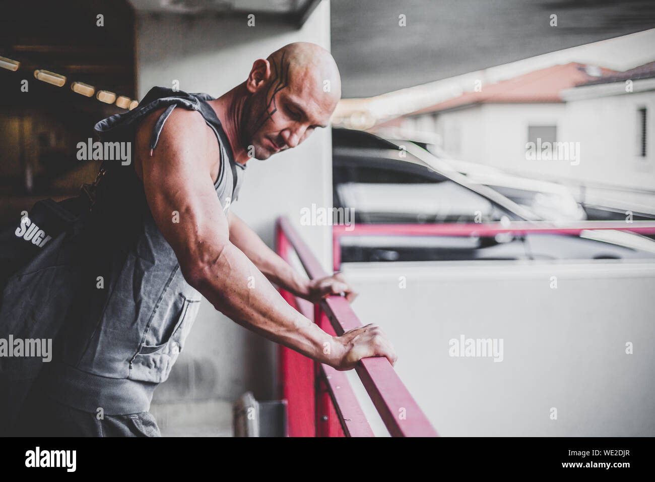 Side view portrait muscular man hi-res stock photography and images - Alamy