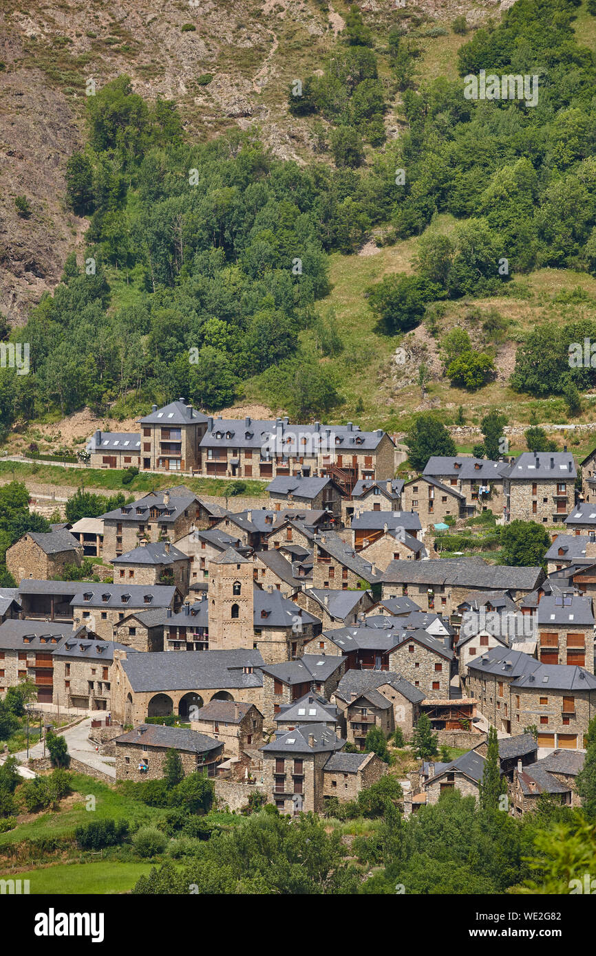 Traditional catalonian village. Vall de Boi. Durro. Spanish romanesque ...