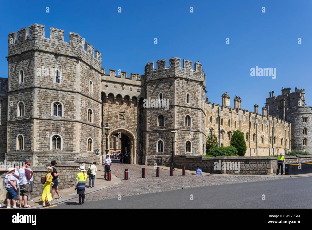 English castle windsor hi-res stock photography and images - Alamy
