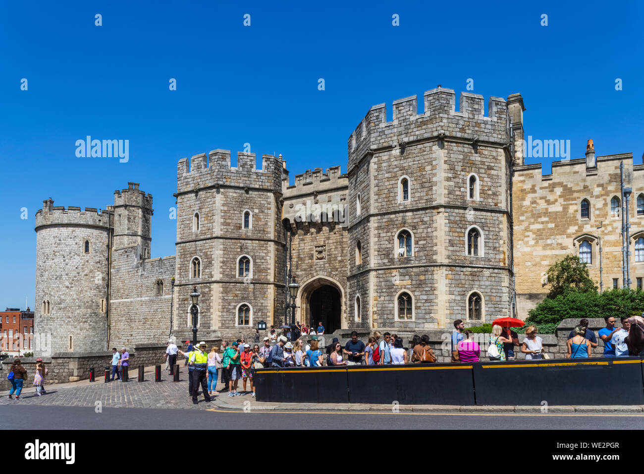 English castle windsor hi-res stock photography and images - Alamy