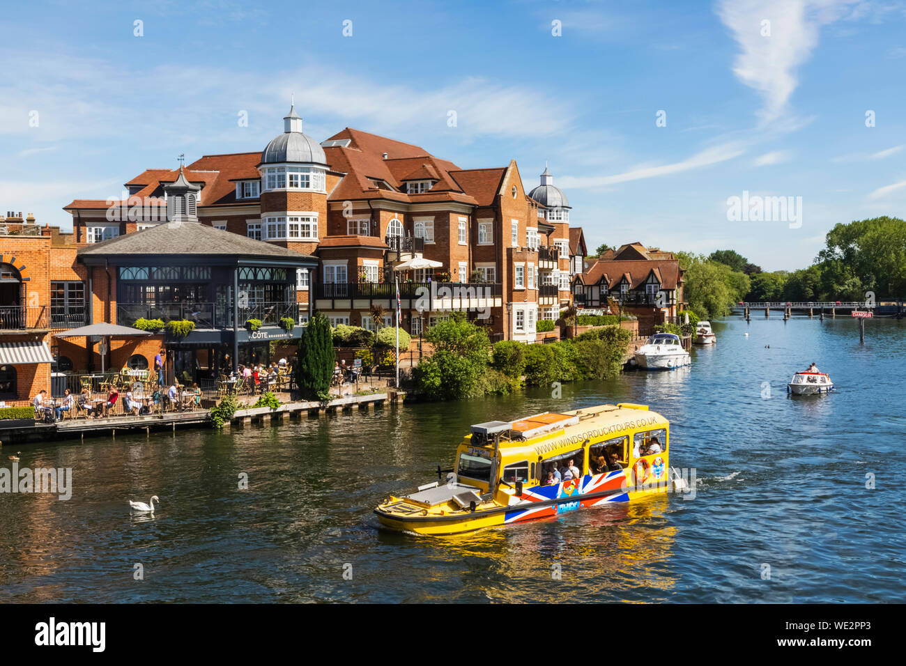 England, Berkshire, Windsor, River Thames, View from Windsor Bridge ...