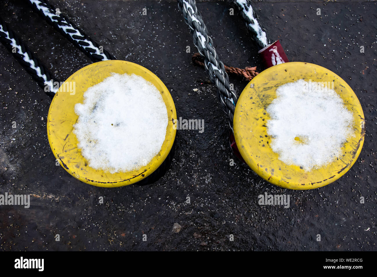 Bollards chain hi-res stock photography and images - Alamy
