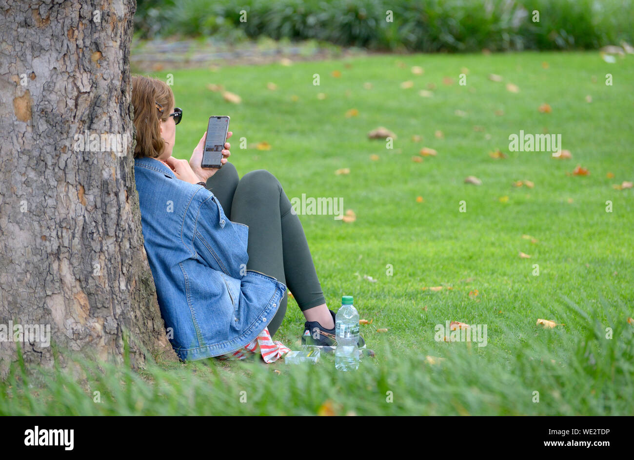 Sitting against a tree hi-res stock photography and images - Alamy