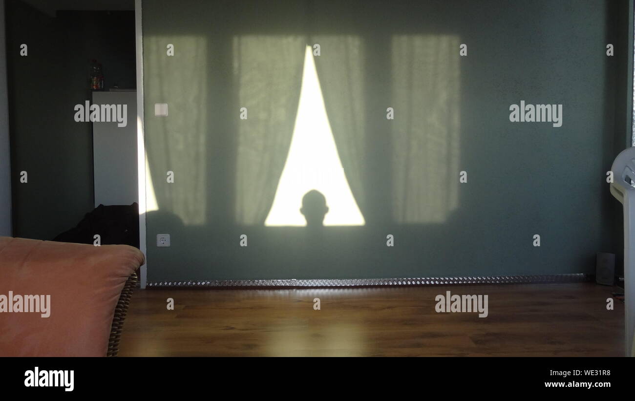 Person on screen hi-res stock photography and images - Alamy