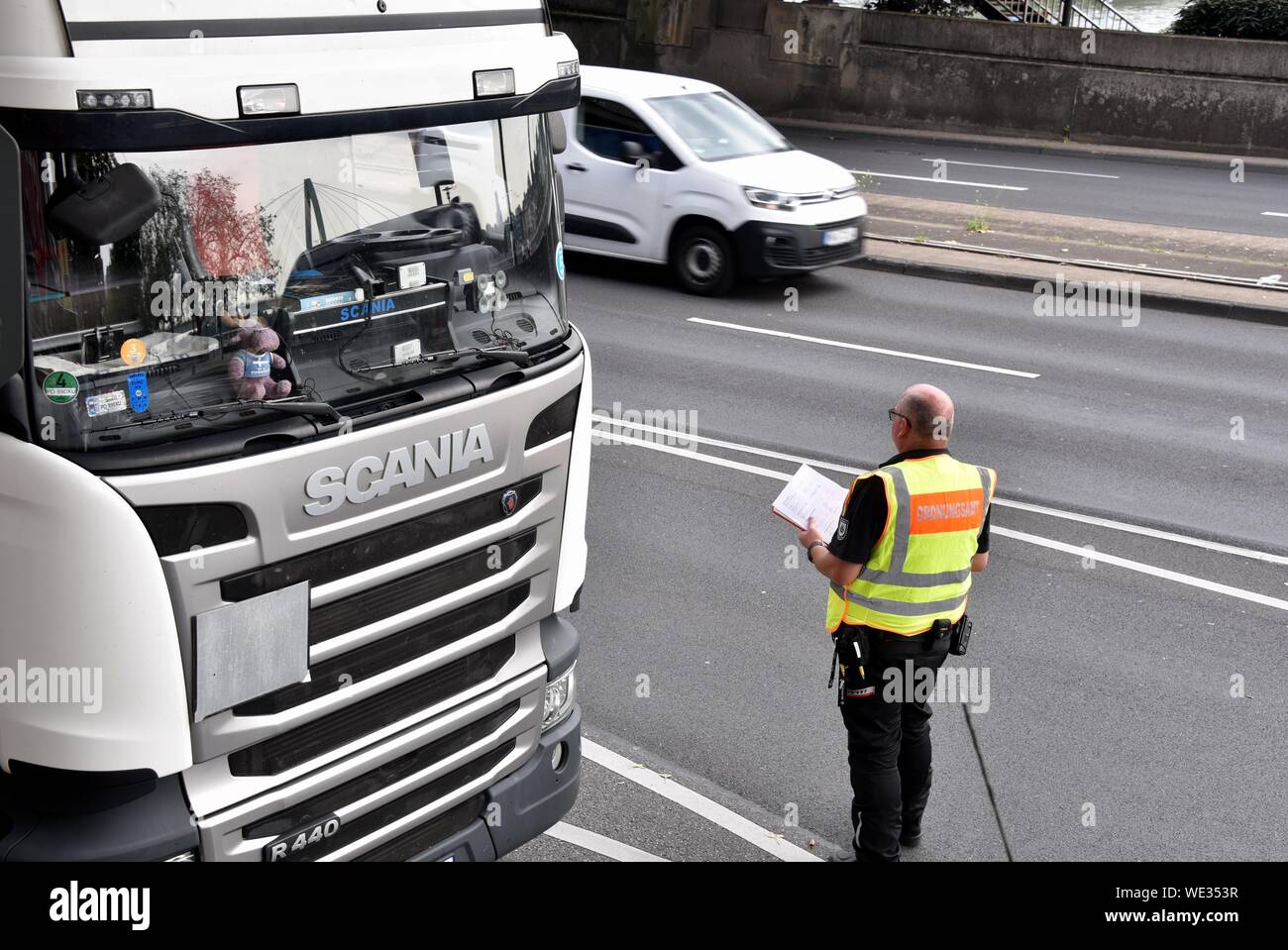 Cologne, Germany. 29th Aug, 2019. During a joint police and law ...