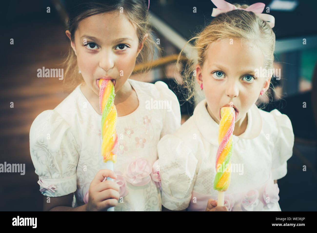 Girls eating ice cream hi-res stock photography and images - Alamy