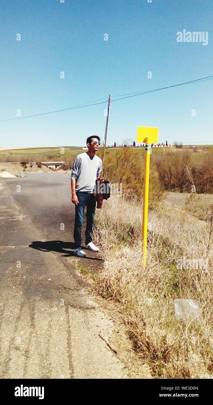 Reading Sign High Resolution Stock Photography and Images - Alamy