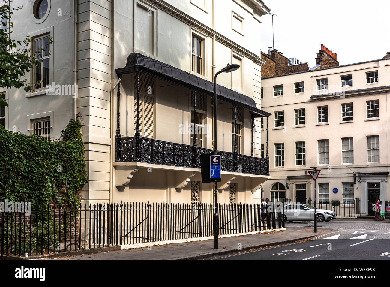 Corner building hi-res stock photography and images - Alamy