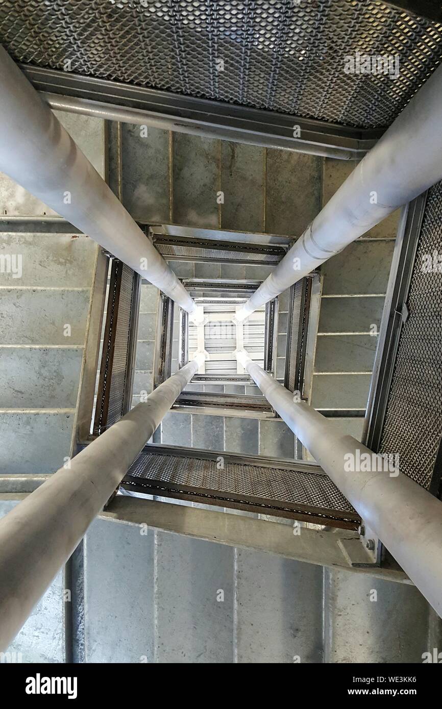 Architectural staircases hi-res stock photography and images - Alamy