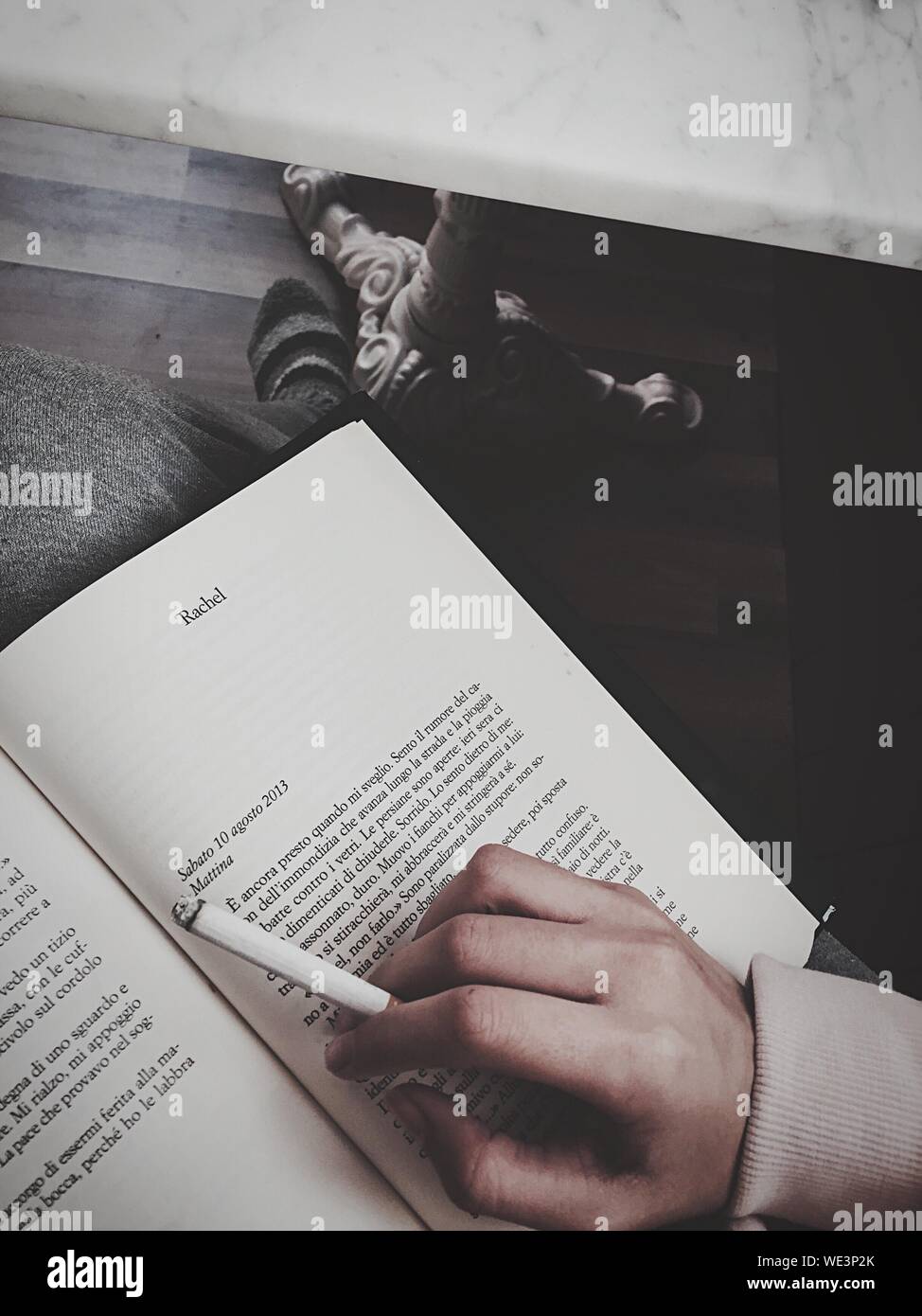 Person sitting reading hi-res stock photography and images - Alamy