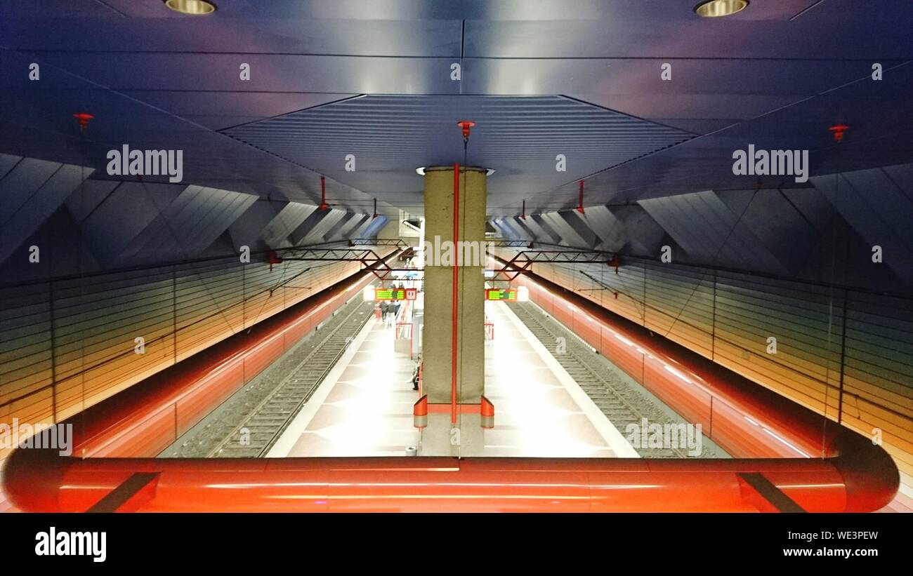 Interior of tube station hi-res stock photography and images - Alamy