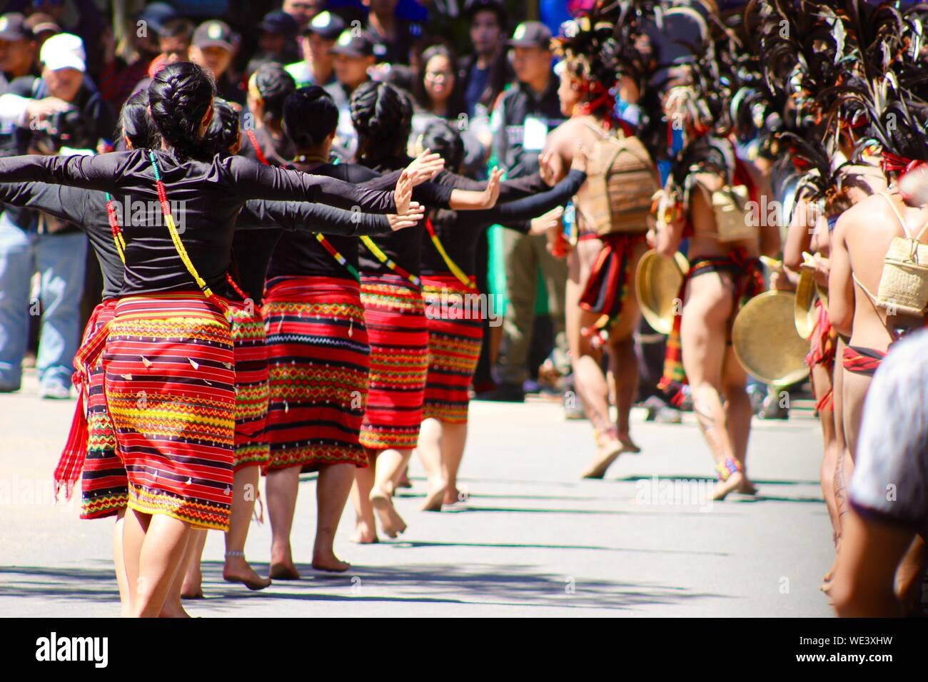 Group people dancing hi-res stock photography and images - Alamy