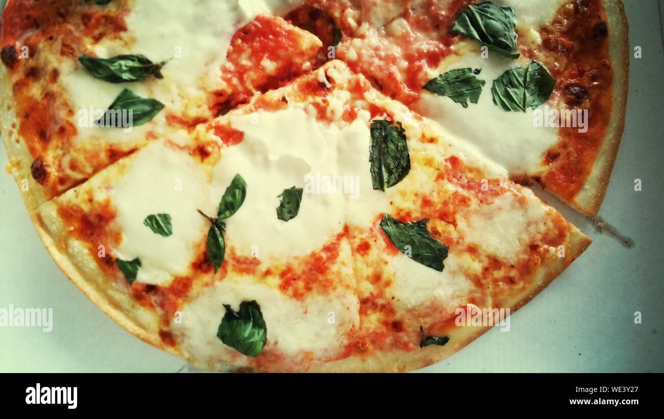 Thin crust pizza hi-res stock photography and images - Alamy