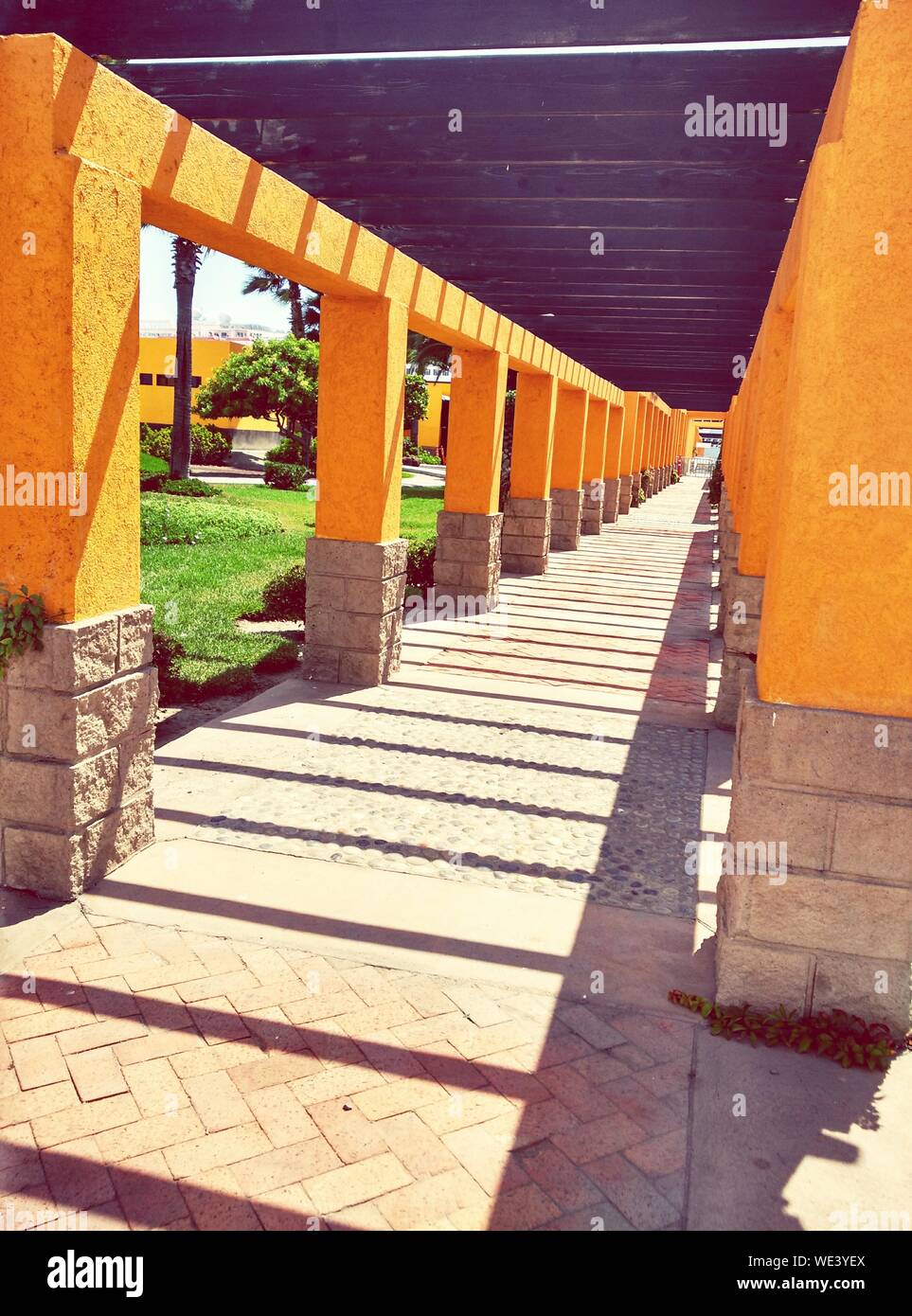 Covered walkway hi-res stock photography and images - Alamy