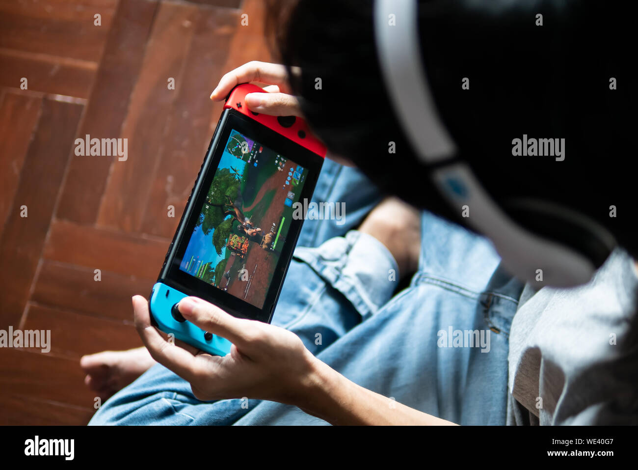 Nintendo switch console hi-res stock photography and images - Alamy