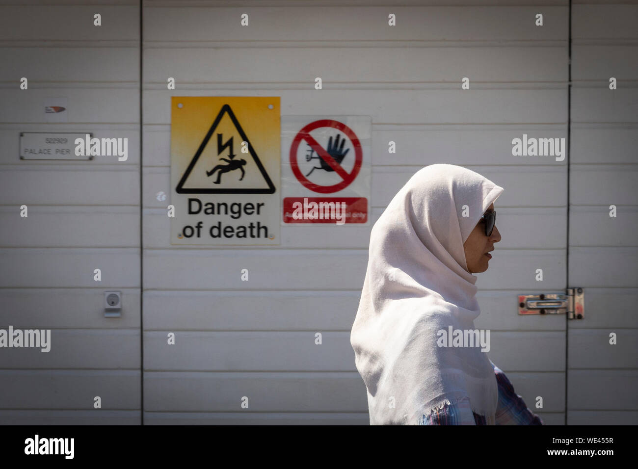 Muslim sign door hi-res stock photography and images - Alamy