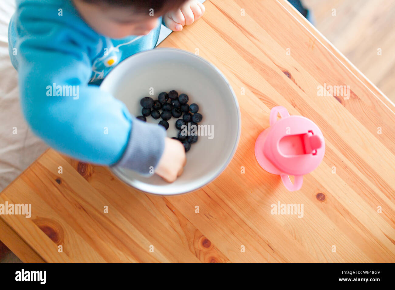 Boy eating blue berries hi-res stock photography and images - Alamy