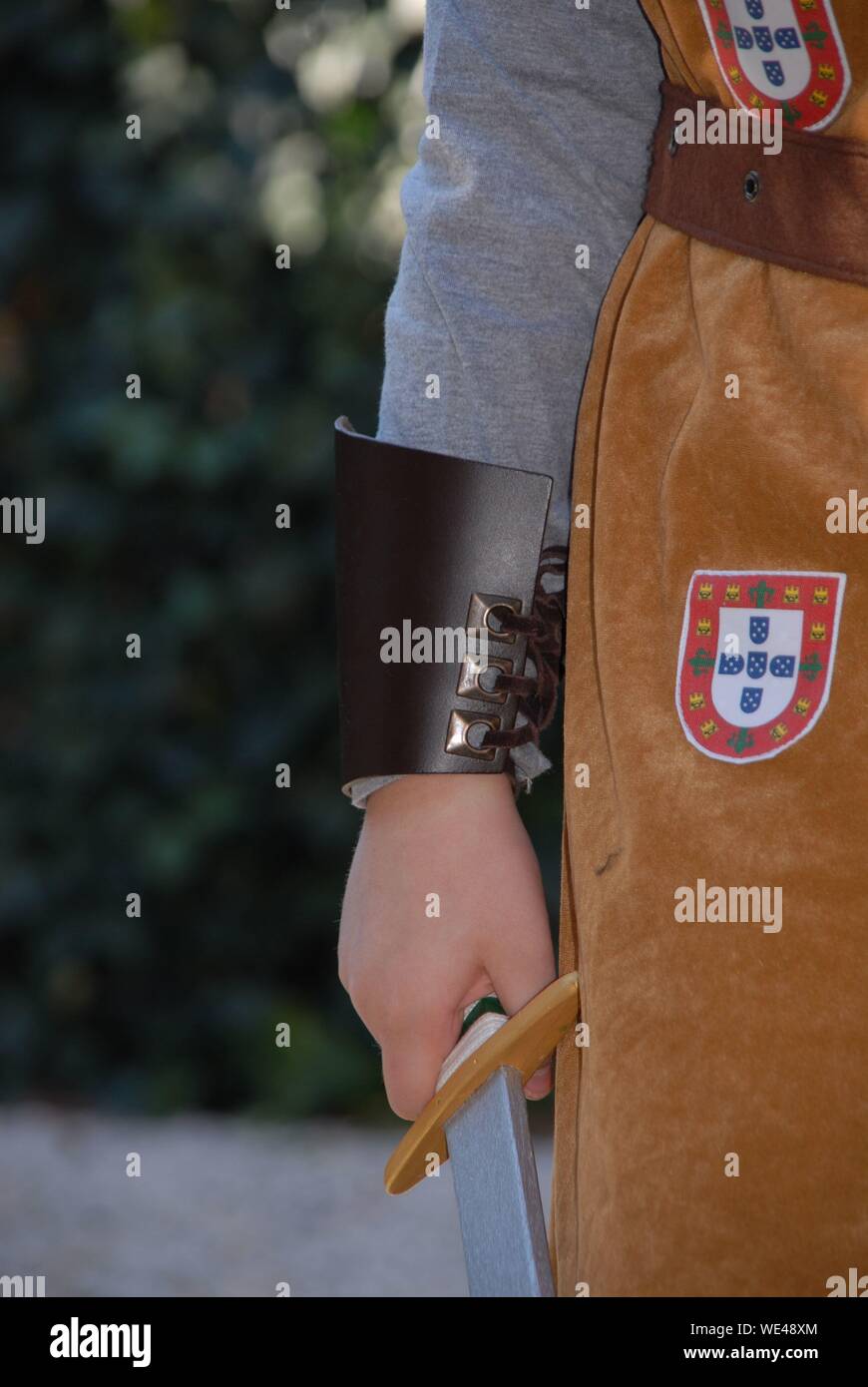 Man in knight costume hi-res stock photography and images - Alamy