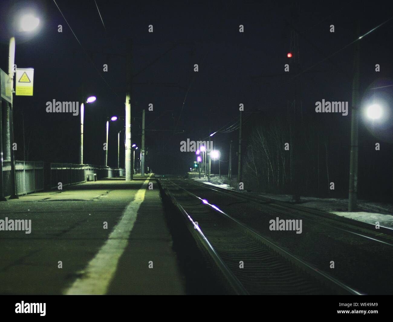 Empty street lights hi-res stock photography and images - Alamy