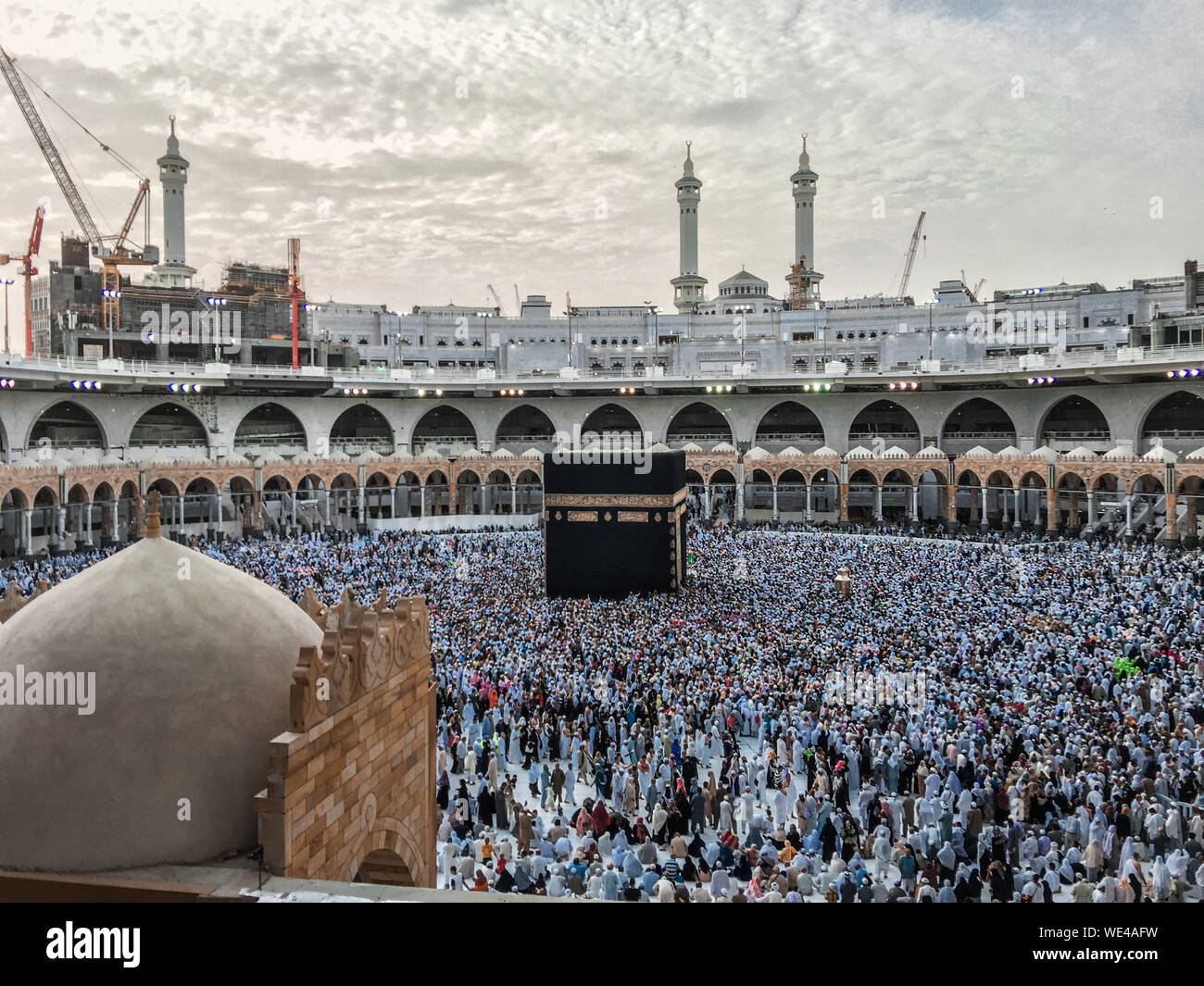 Saudi Mosque People High Resolution Stock Photography and Images - Alamy