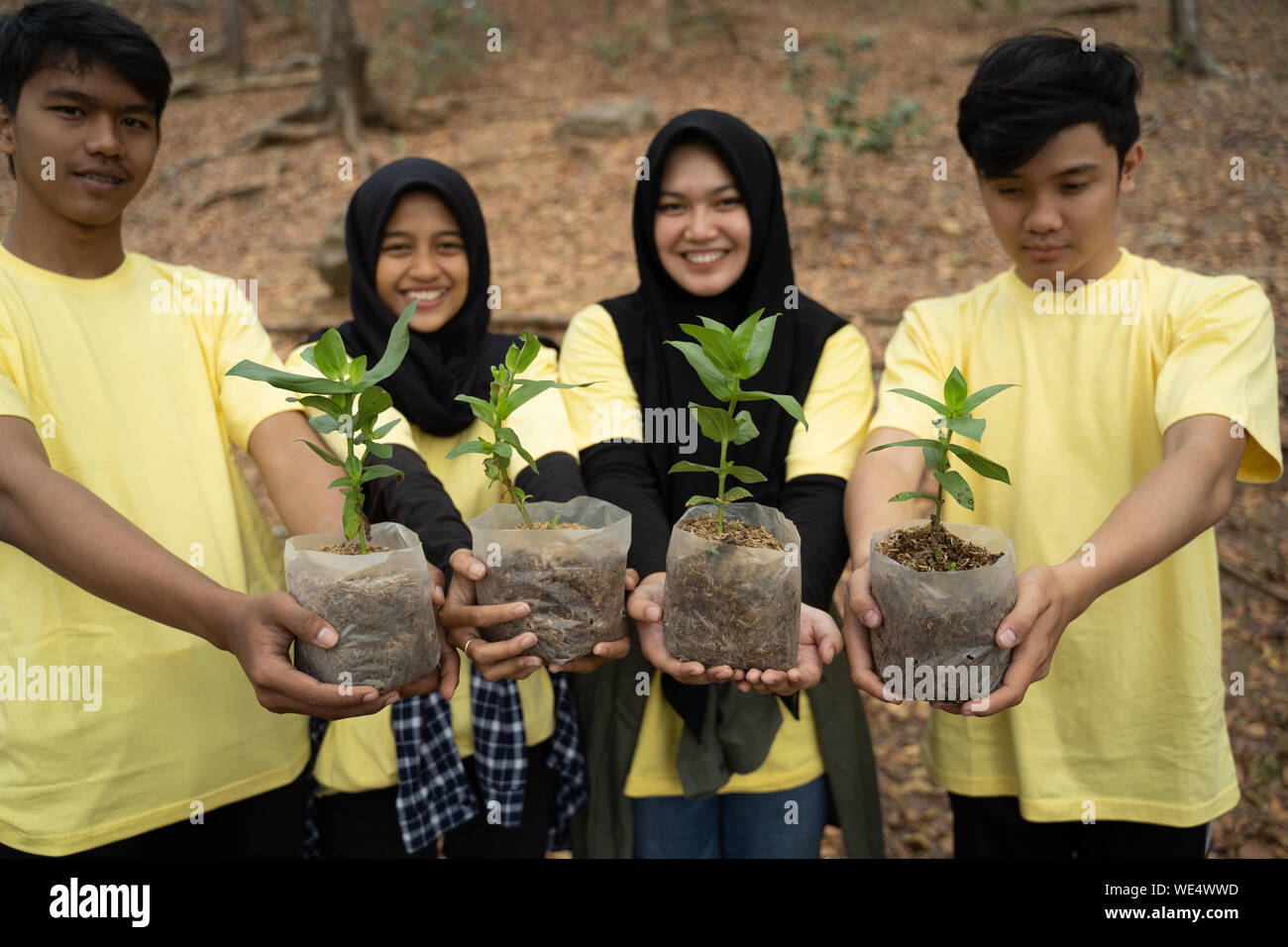 Community tree planting teen hi-res stock photography and images - Alamy