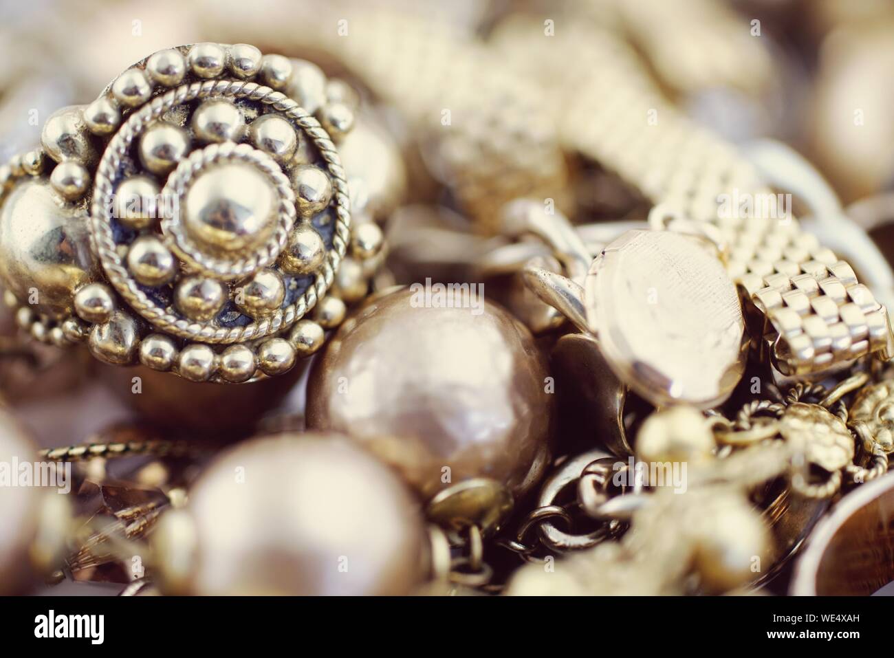 Gold still life hi-res stock photography and images - Alamy