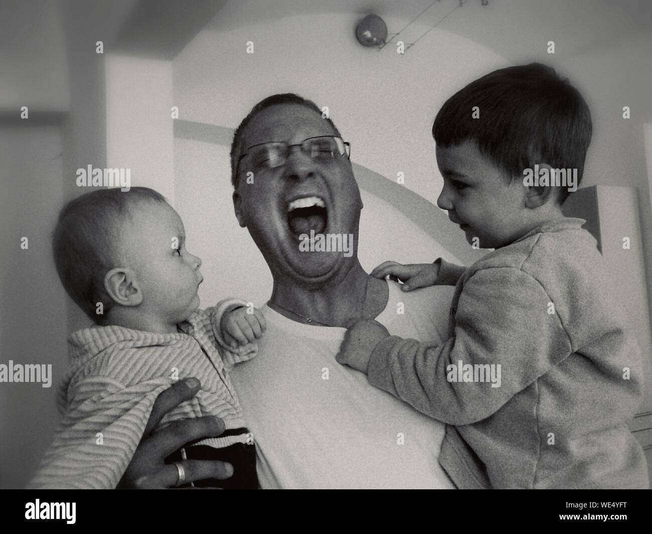 Children screaming hi-res stock photography and images - Alamy