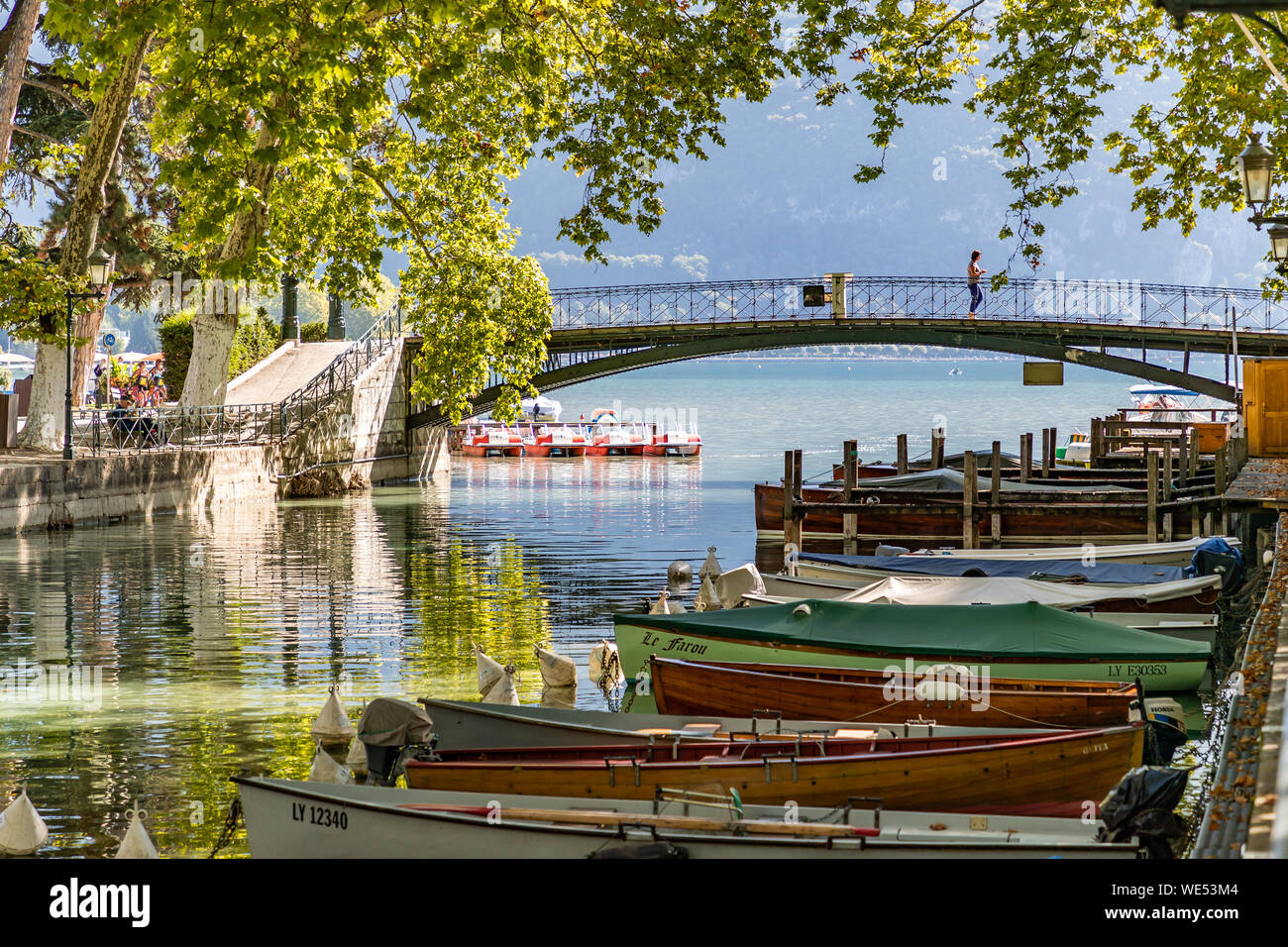 Wooden rowing boats lined up in the Canal du Vasse in Annecy, France ...