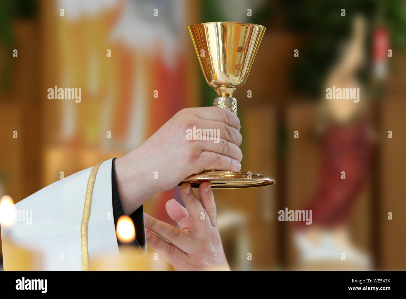 Chaplain church service mass hi-res stock photography and images - Alamy