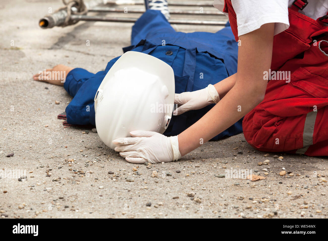 Performing cpr on street hi-res stock photography and images - Alamy
