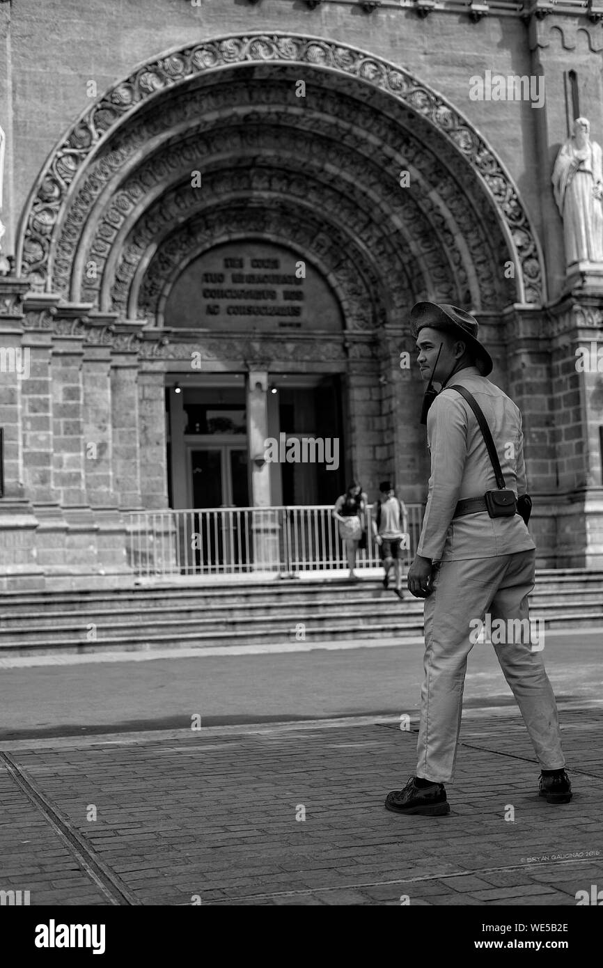 Security officer building hi-res stock photography and images - Alamy