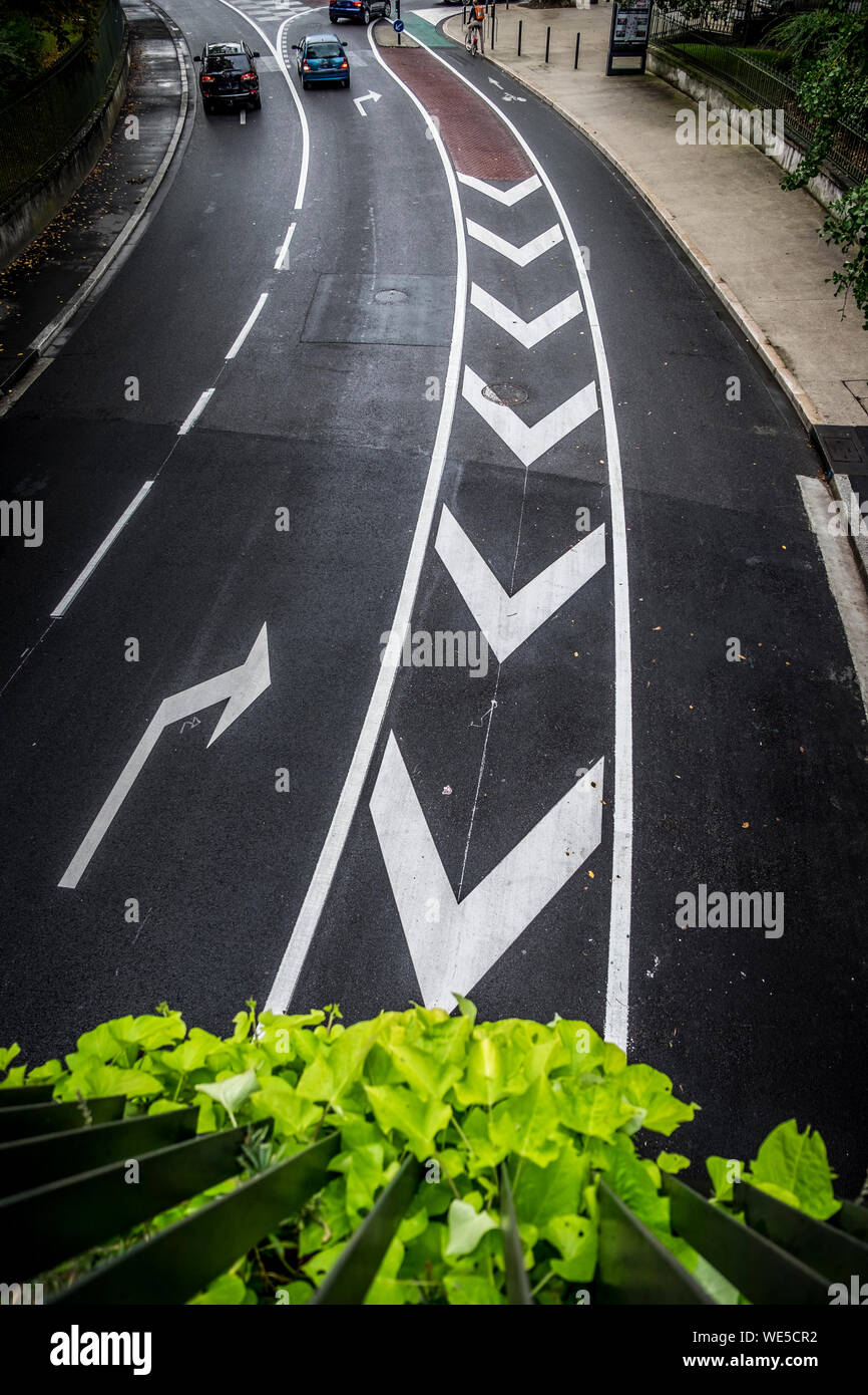 Directional road markings hi-res stock photography and images - Alamy