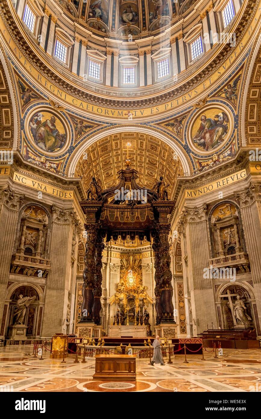 Majestic altar hi-res stock photography and images - Alamy
