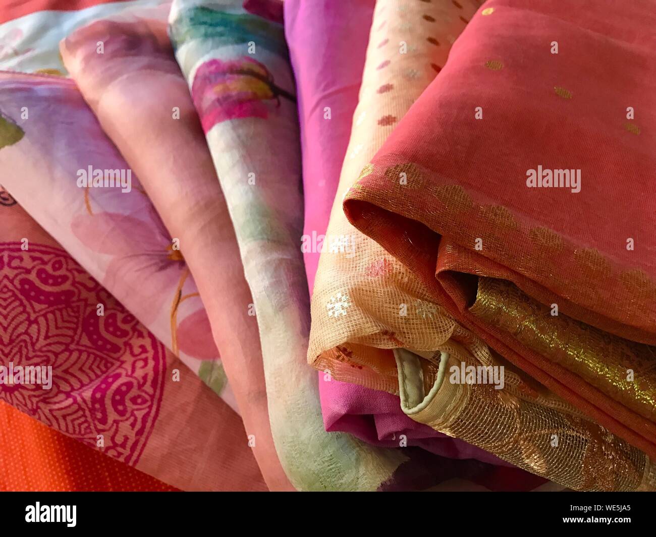Colorful saris hi-res stock photography and images - Alamy