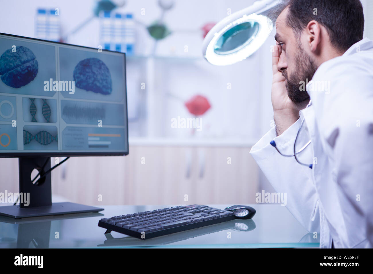 Brain mri reading hi-res stock photography and images - Alamy