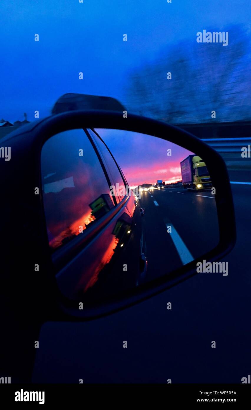 Mirror sunset hi-res stock photography and images - Alamy