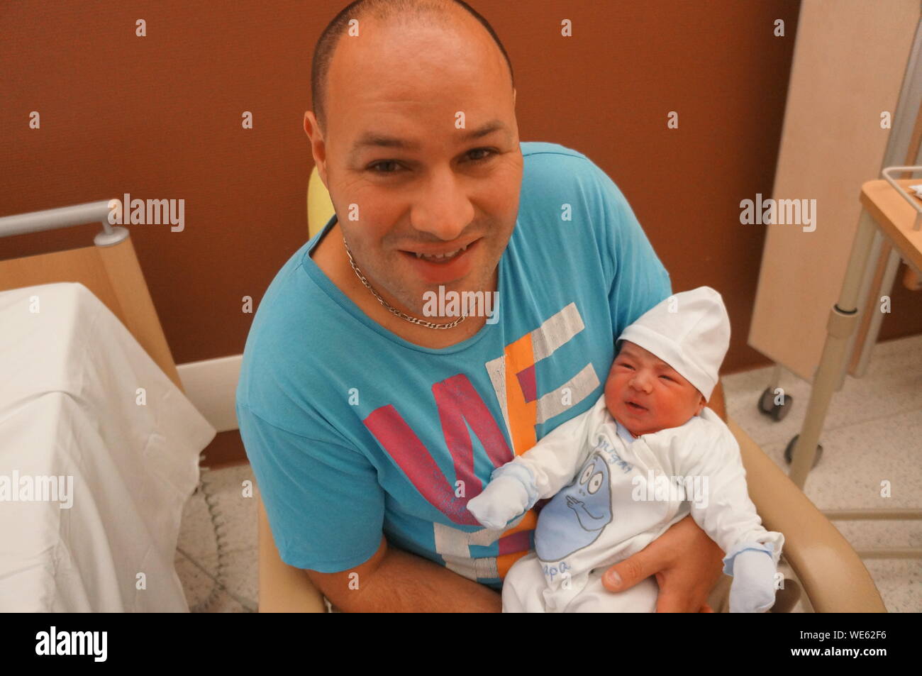 Portrait father holding newborn baby hi-res stock photography and ...