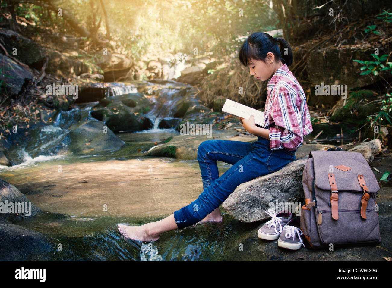 River reading hi-res stock photography and images - Alamy