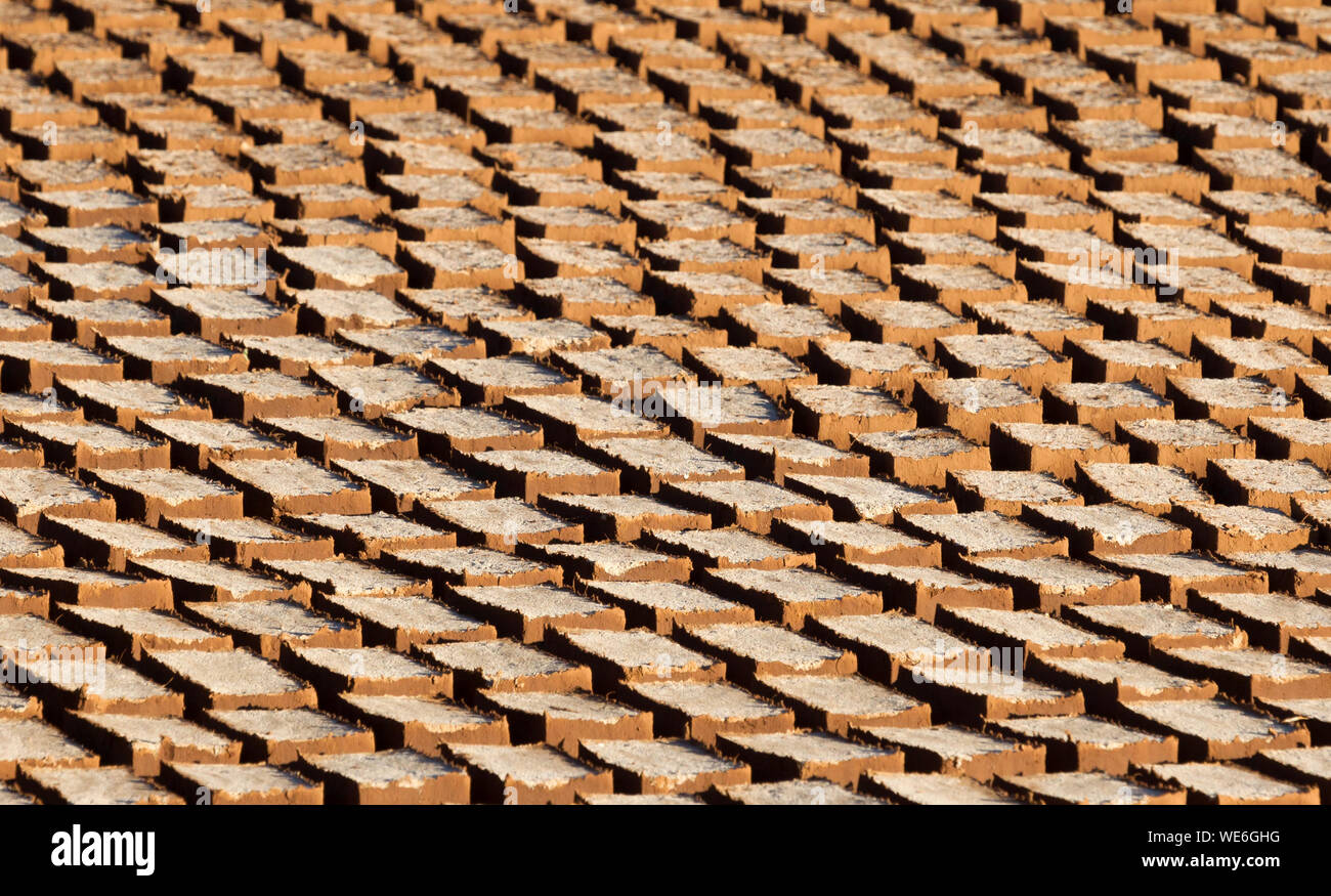 Simple mud brick house hi-res stock photography and images - Alamy