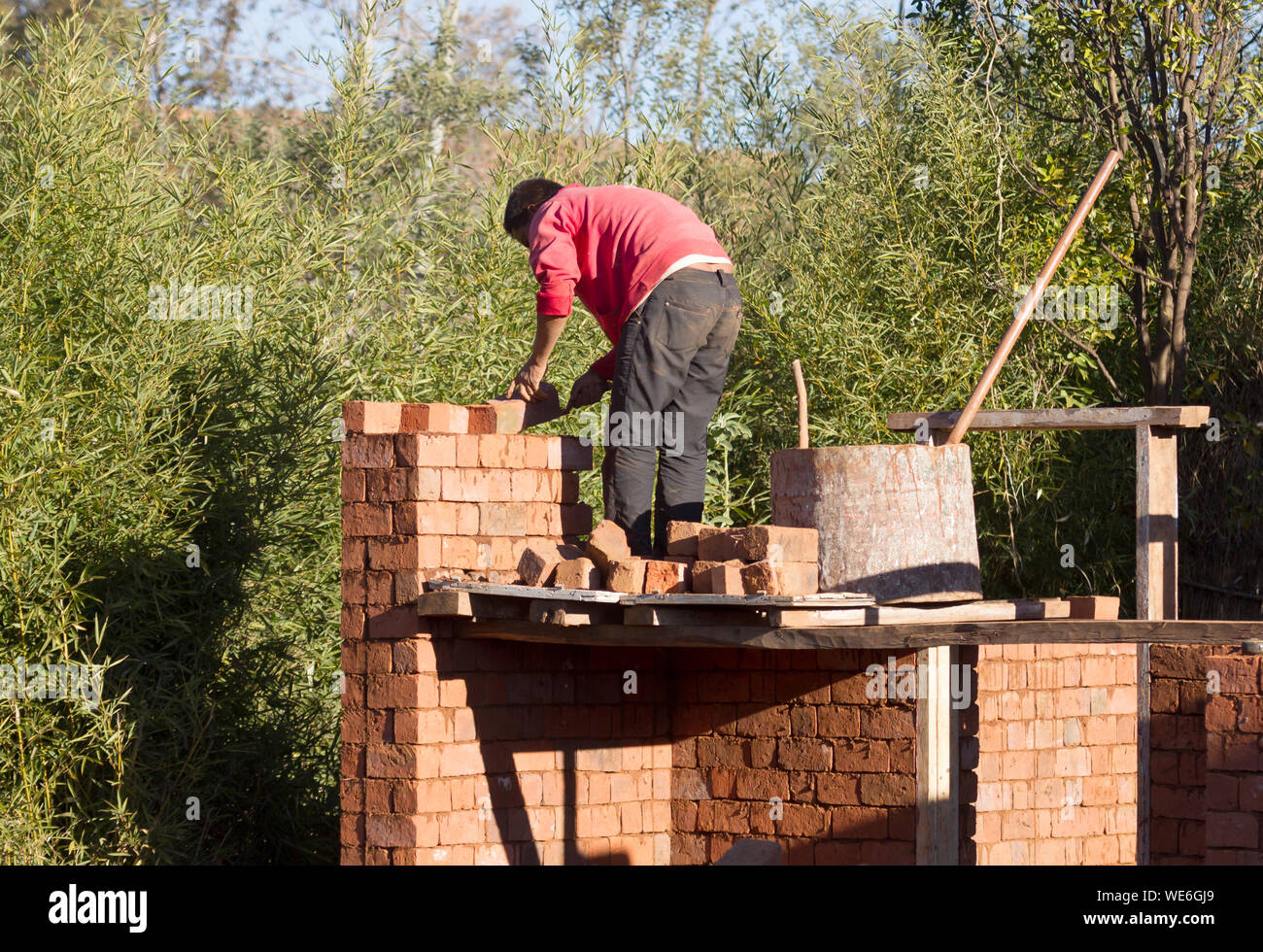 Masonry in Madagascar, building a new house Stock Photo - Alamy