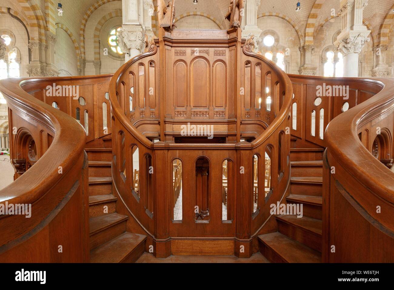 Catholic church pulpit hi-res stock photography and images - Alamy