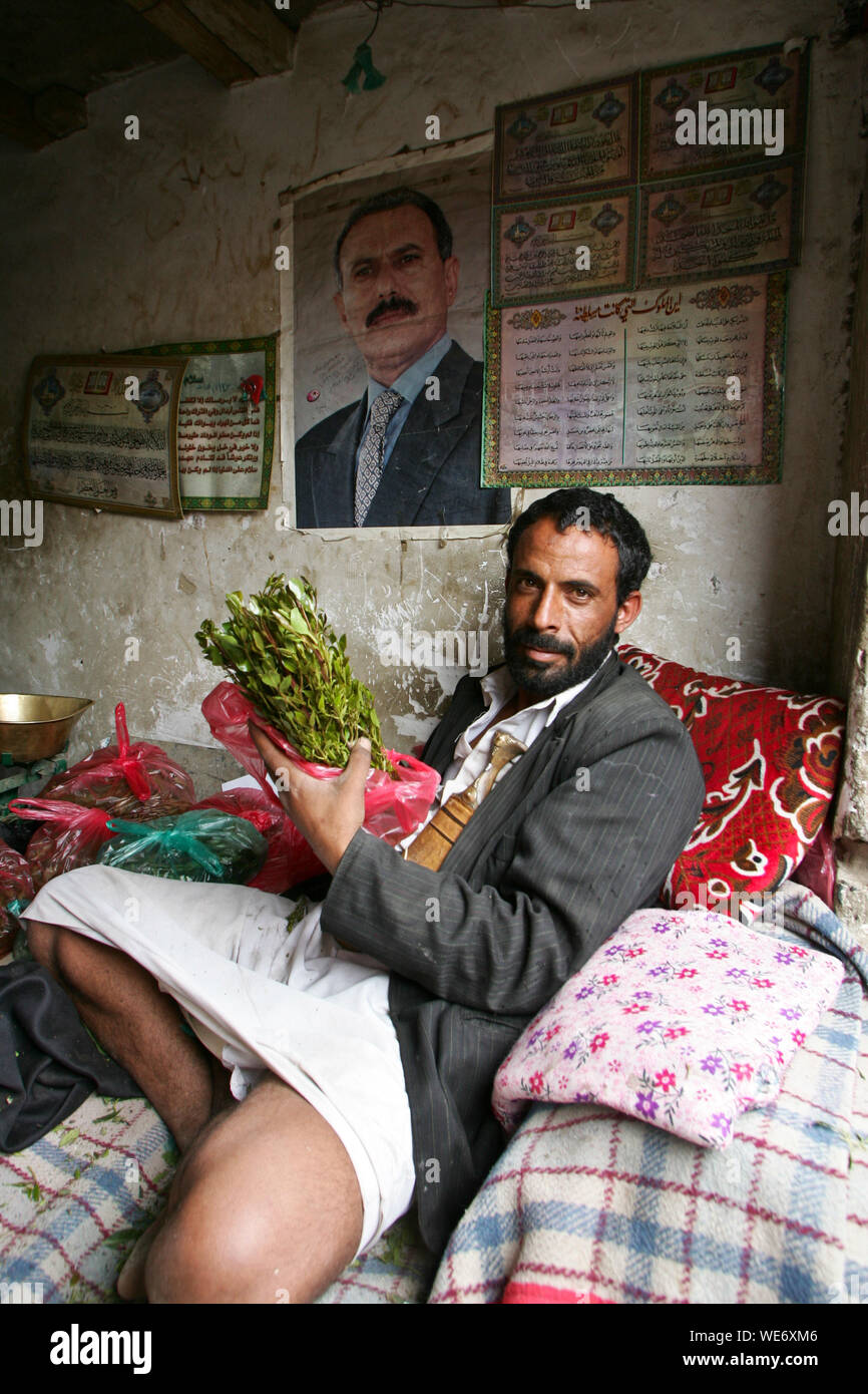 KHAT IN YEMEN Stock Photo - Alamy