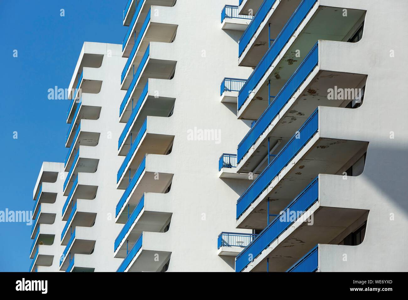 1970s apartment buildings hi-res stock photography and images - Alamy