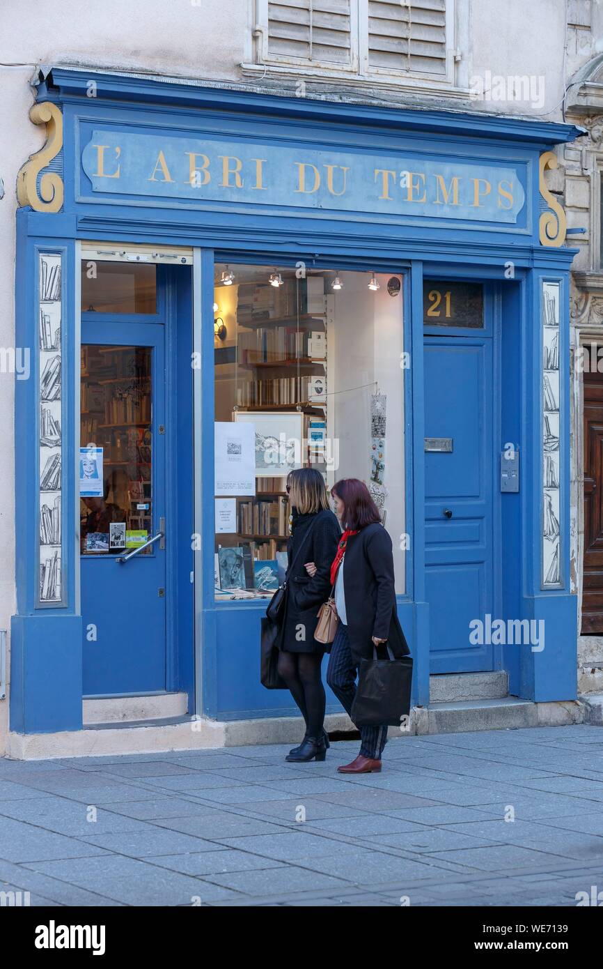 France, Meurthe et Moselle, Nancy, shop window of L'Abri du Temps a ...
